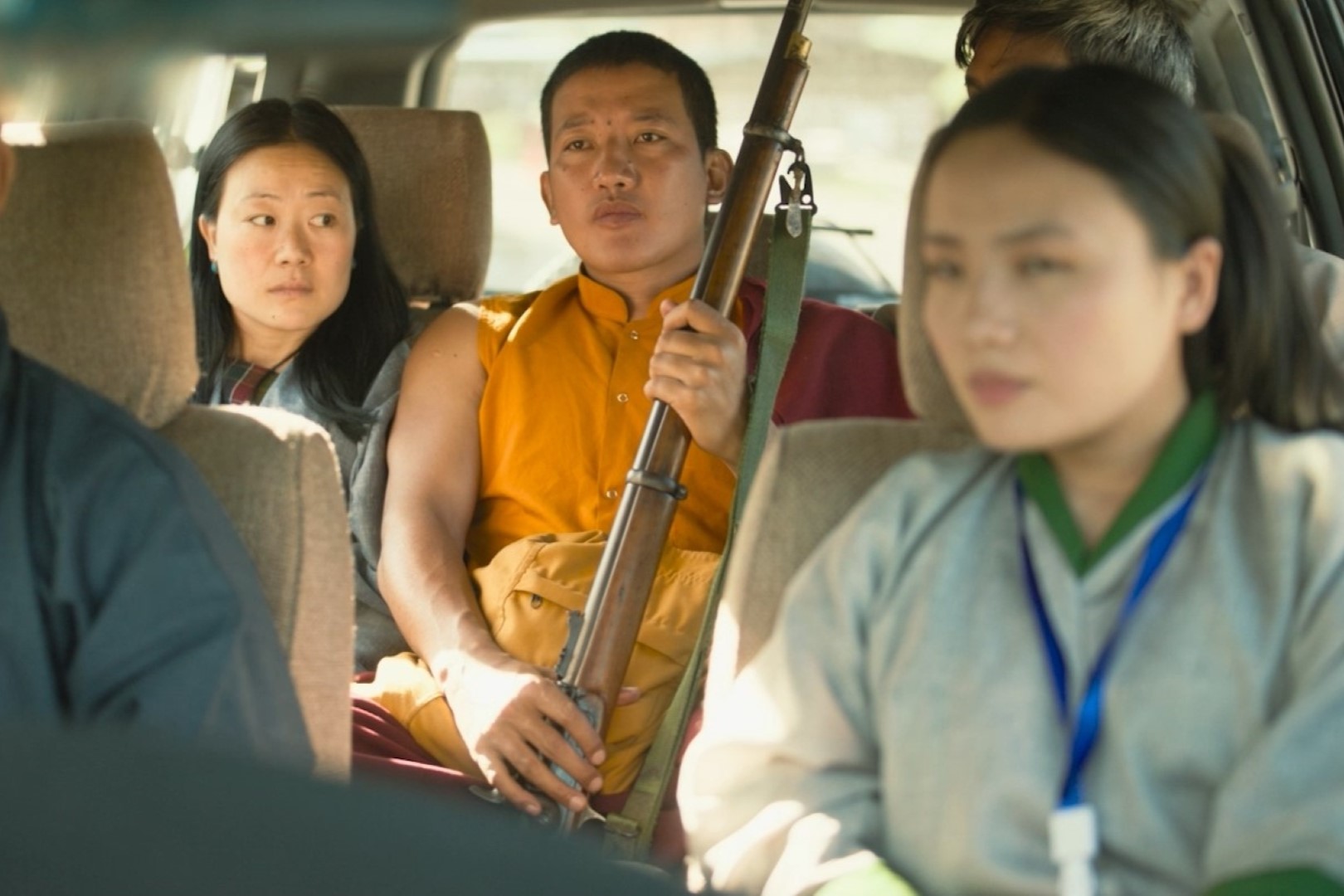 Filmas „Vienuolis ir ginklas“ – žinutė pasauliui iš Butano (rodys ir „Romuva“) - Kaunas Pilnas ...