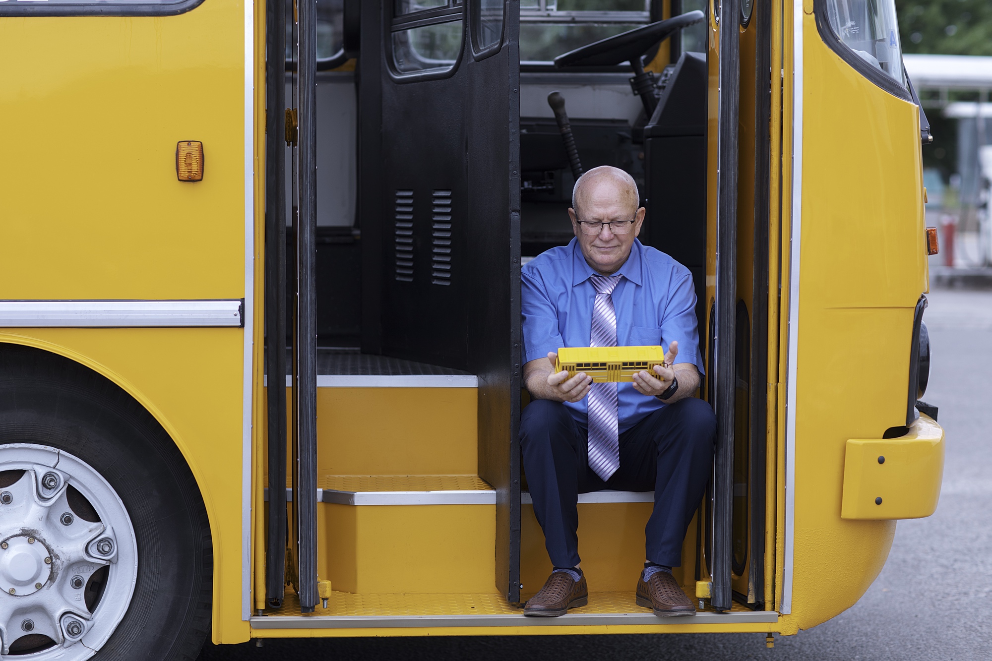 Bus Driver Valentinas Mickevičius: 47 Years on the Road - Kaunas Pilnas ...